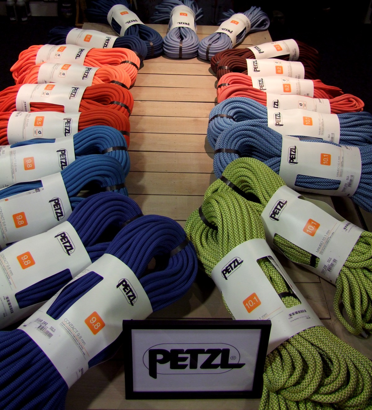 Toutes les cordes d'escalade Petzl en stock chez Montania