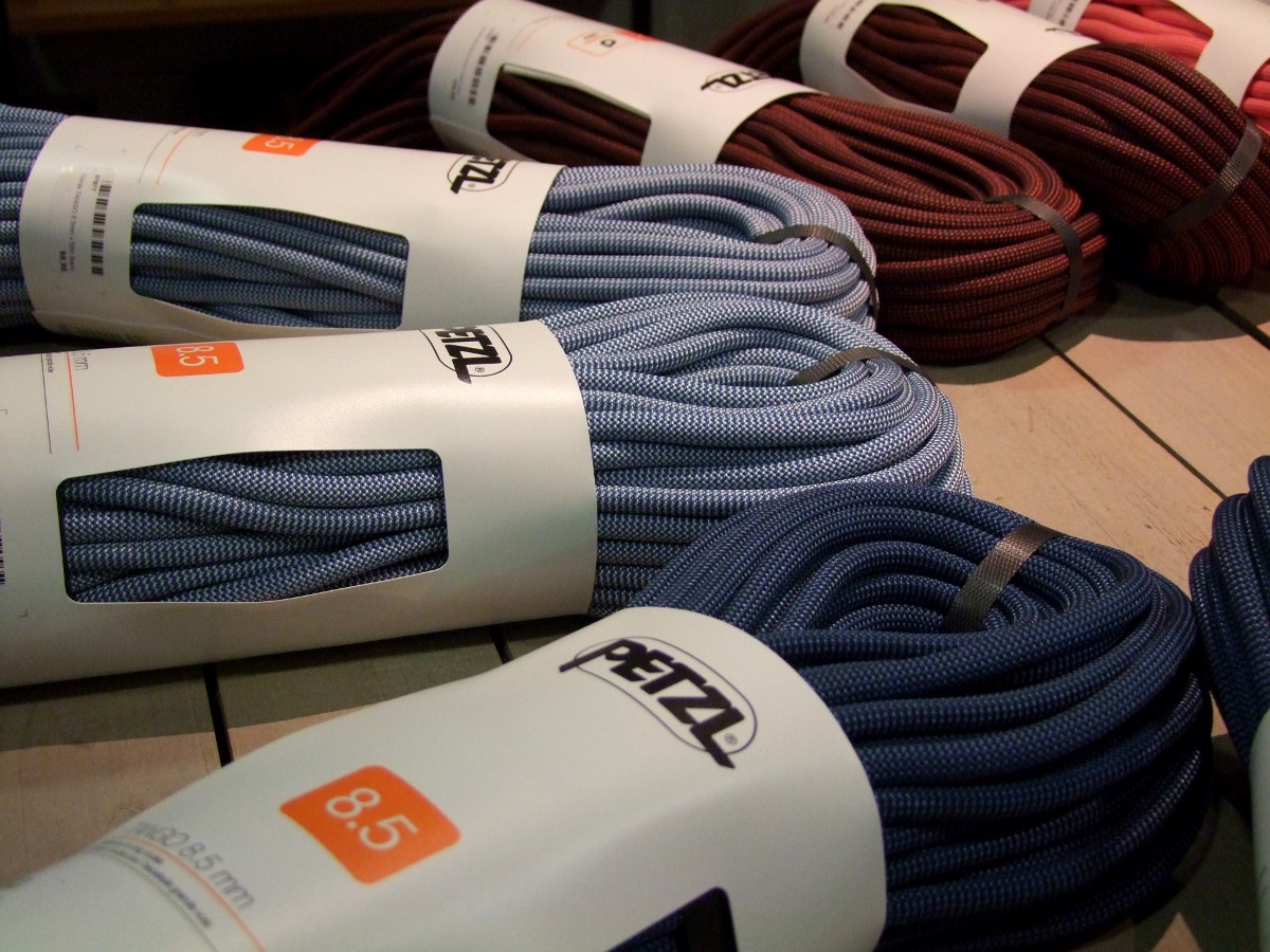 Toutes les cordes d'escalade Petzl en stock chez Montania