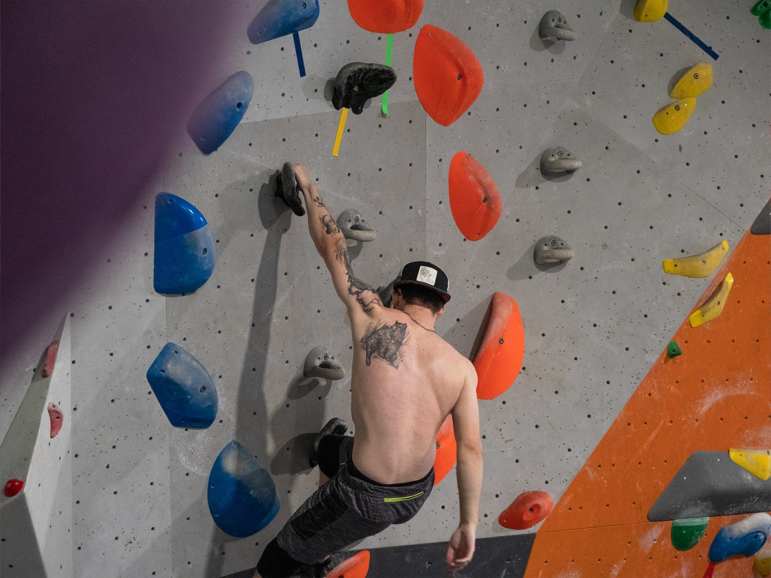 Progresser en escalade en salle : guide pour les débutants - Blog ...